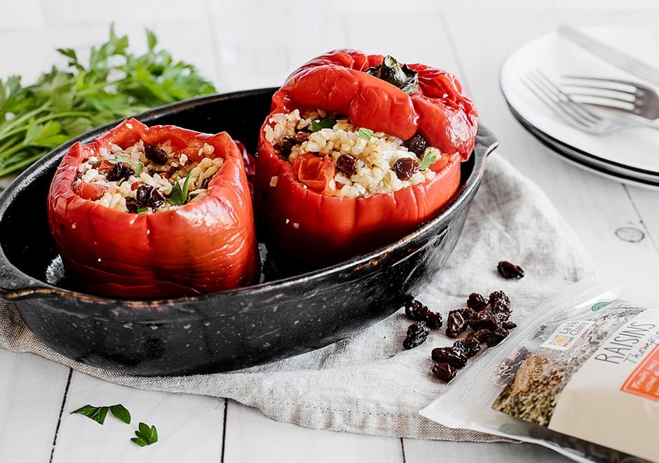 Poivrons farcis au riz, à la feta et aux raisins secs - La Vie Claire