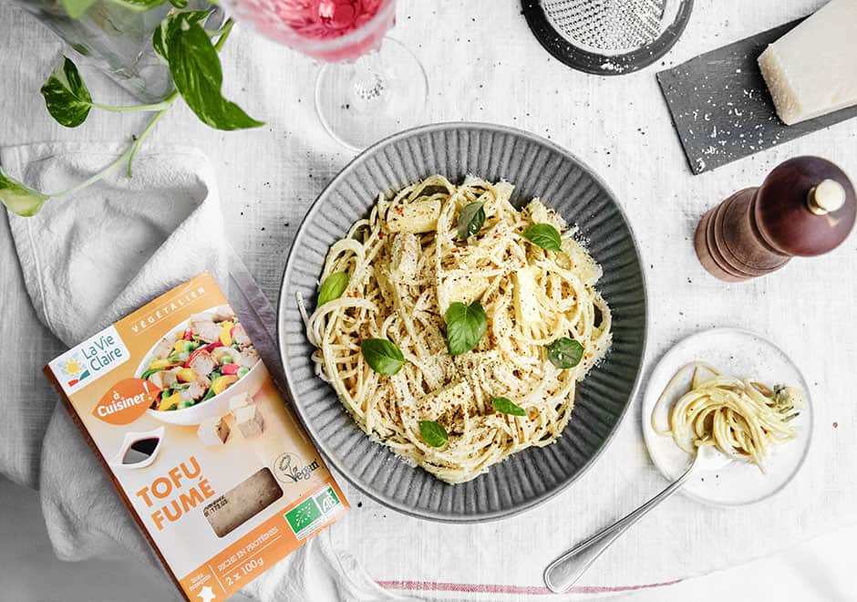Pâtes carbonara au tofu fumé et parmesan végétal - La Vie Claire